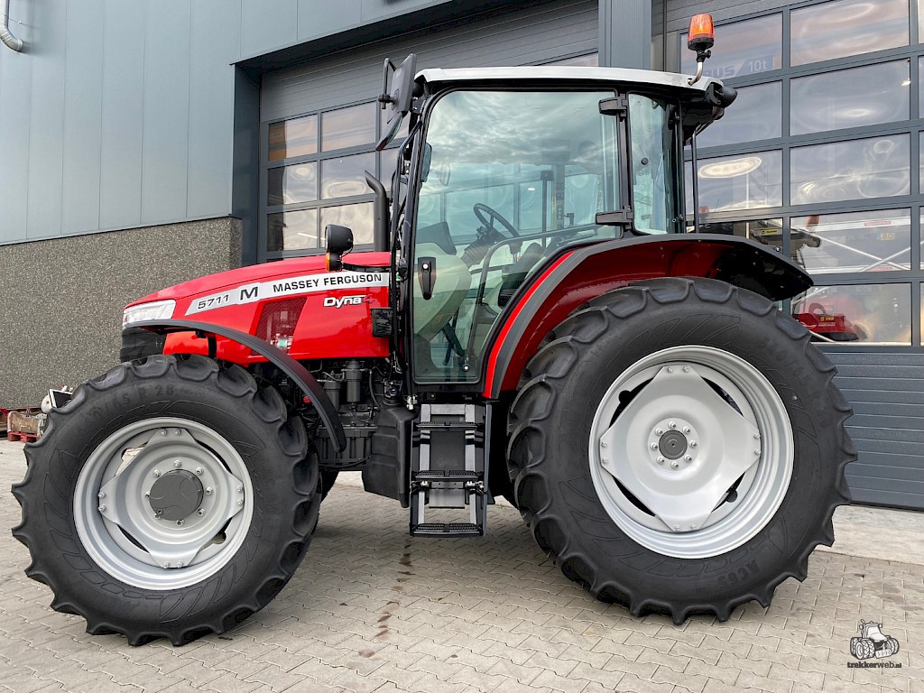 Massey Ferguson 5711M Dyna-4 - Trekkerweb