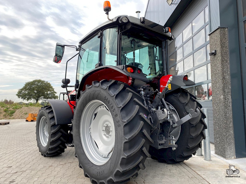 Massey Ferguson 5711M Dyna-4 - Trekkerweb