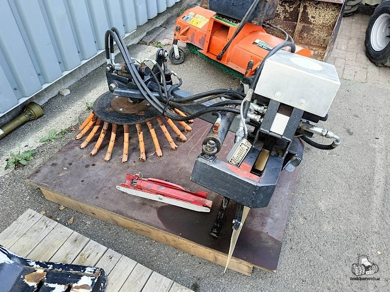 Onkruidborstel voor minishovel multione SL835DT ka - Trekkerweb