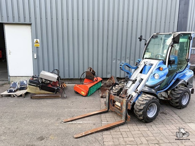 Onkruidborstel voor minishovel multione SL835DT ka - Trekkerweb